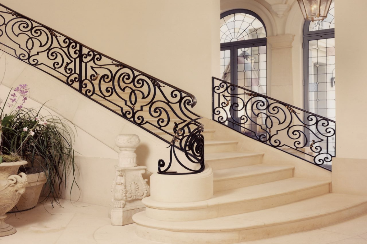21 Spindles for Staircase to Extraordinary Height - DormyHome