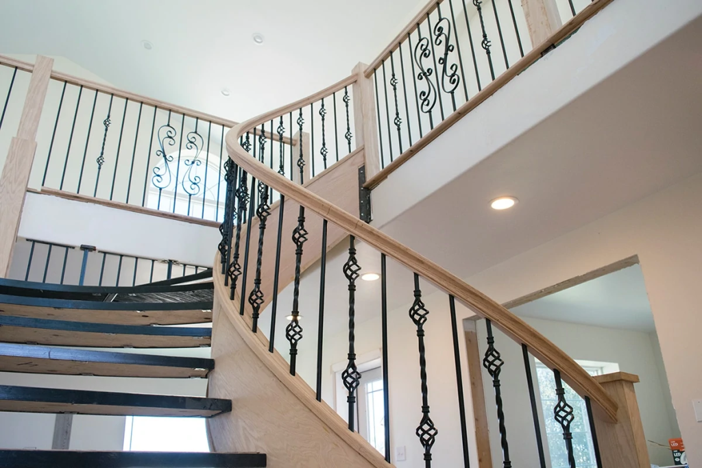21 Spindles for Staircase to Extraordinary Height - DormyHome