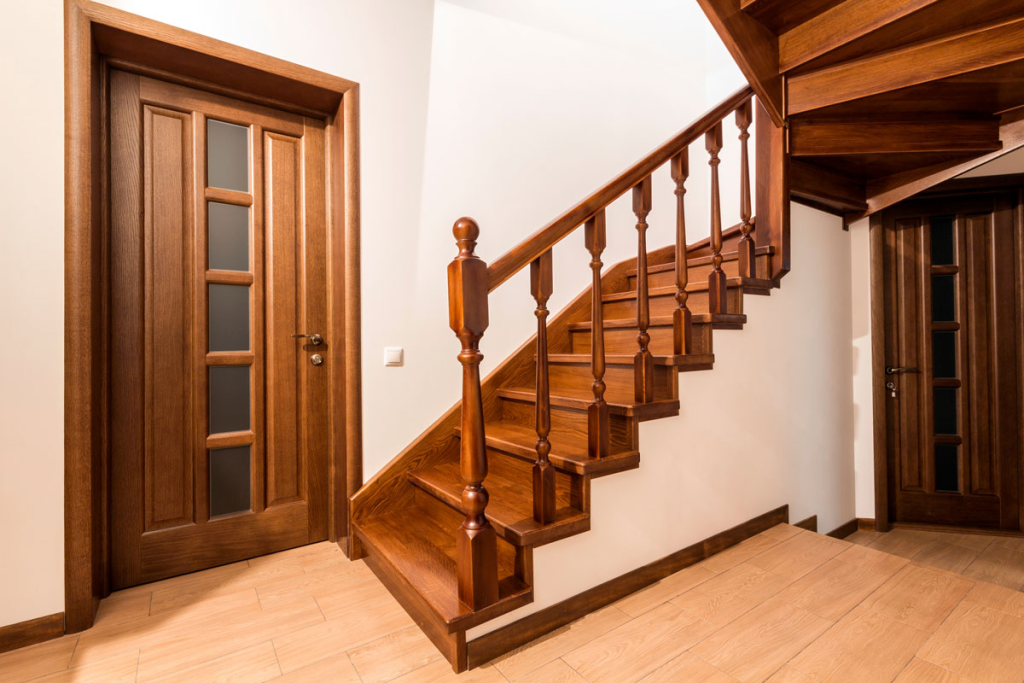 21 Spindles for Staircase to Extraordinary Height - DormyHome
